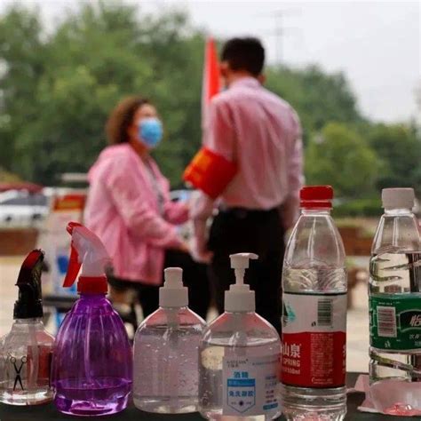 解封不解防 防控不松懈口罩