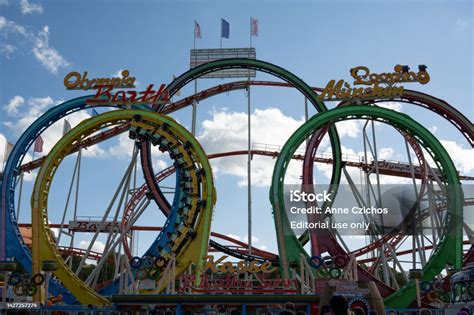 독일 뮌헨의 옥토버 페스트 2022에서 올림피아 루핑 롤러 코스터 0명에 대한 스톡 사진 및 기타 이미지 0명 2022년 놀이기구 Istock