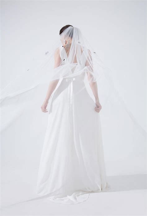 ПЛАТЬЕ ИЗ ШЁЛКОВОГО КРЕПА НА ЛЯМКАХ ILLITA от Дизайнера Victoria ...