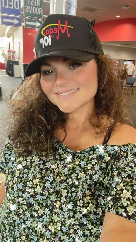 Lorena Macarena Lorenamacarenaofficial • Instagram Photos And Videos