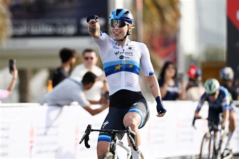 Uae Tour Women Lorena Wiebes Dominates Crash Marred