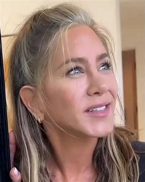 Jennifer Anistons Graceful Journey Through Grey Hair