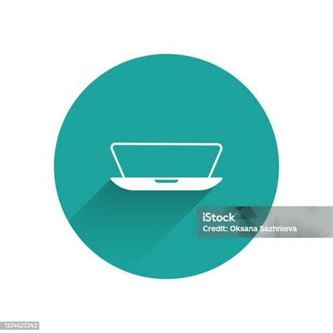 긴 그림자 배경으로 격리된 화이트 랩톱 아이콘입니다 빈 화면 기호가 있는 컴퓨터 노트북입니다 녹색 원 버튼입니다 벡터 0명에 대한 스톡 벡터 아트 및 기타 이미지 Istock