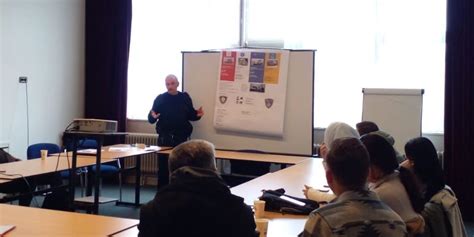 Vanmorgen Voorlichting Gegeven Nu Een Keer Niet Aan Boa Politiecollega