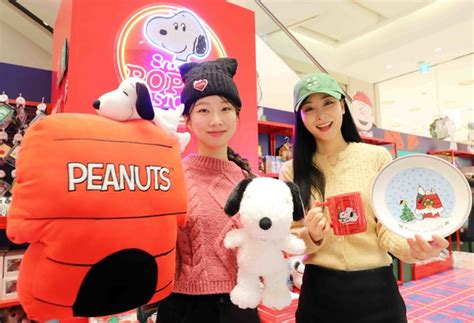 신세계百 본점서 스누피 홀리데이 팝업 선봬