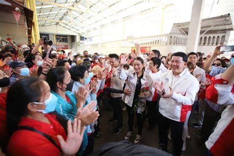 Photo Gallery พท บุกเชียงรายมวลชนใส่เสื้อแดงแห่รับ ชูแลนด์สไลด์ ส่ง “ประยุทธ์ ประวิตร” กลับบ้าน