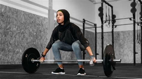 What Muscles Does Deadlift Work How To Variations And More