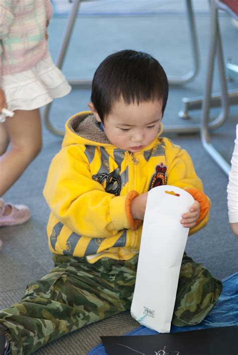 무료 이미지 사람들 놀이 소년 아이 귀엽다 남성 아시아 사람 초상화 봄 좌석 어린이 어린 시절 유아