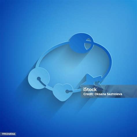 파란색 배경에 고립 된 종이 컷 딸랑이 아기 장난감 아이콘 빈백 기호입니다 종이 아트 스타일입니다 벡터 일러스트레이션 0명에 대한 스톡 벡터 아트 및 기타 이미지 Istock