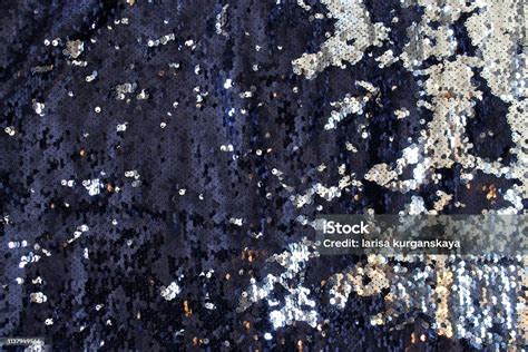 금속 반짝이는 장식 조각 배경 패션 드레스의 라운드 스 팽 글 0명에 대한 스톡 사진 및 기타 이미지 0명 금속 금속의 Istock