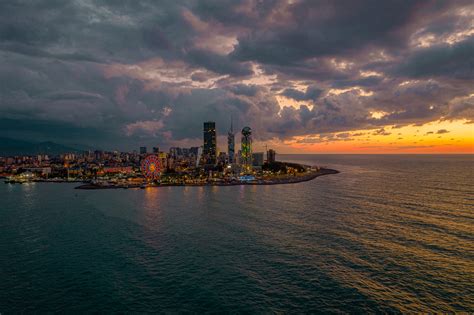 ეს ბათუმის ისტორიაა ბათუმის რკინიგზის სადგური აშენებულია 1890 წელს მშენებლობისათვის მოიწვიეს