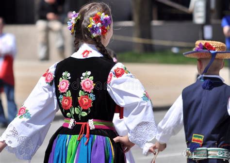 Chicago Il 5 De Mayo De 2018 Trajes Populares Tradicionales De Lowicz