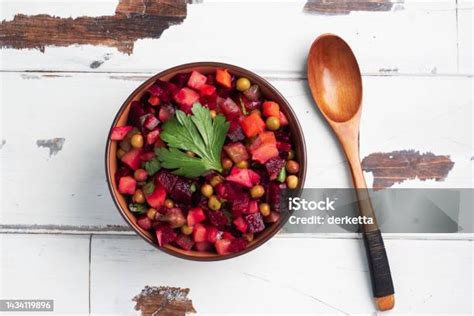 비트 뿌리와 삶은 야채 전통 러시아 수제 샐러드비네그레트 나무 소박한 배경 복사 공간 감자 요리에 대한 스톡 사진 및 기타 이미지 Istock