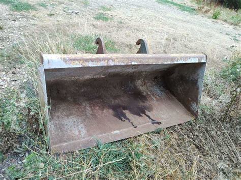 Lot 27 Small Telehandler Bucket Cat Telehandler