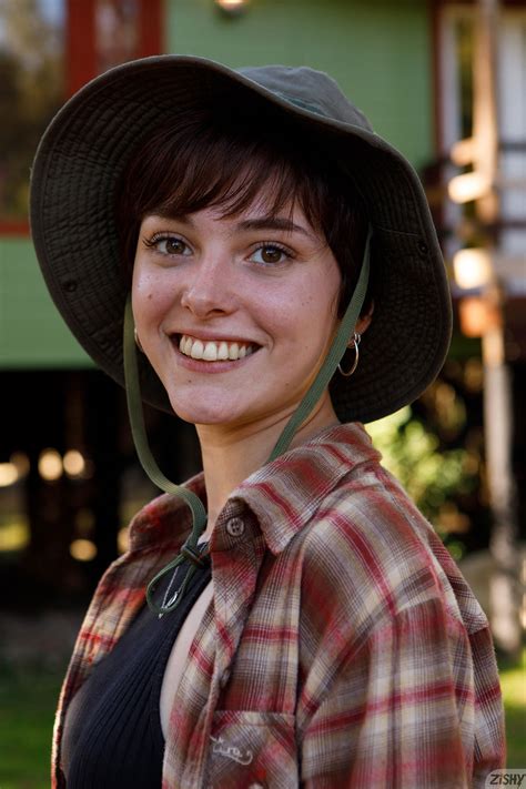 Miquela Dezza Pictures 9 Images