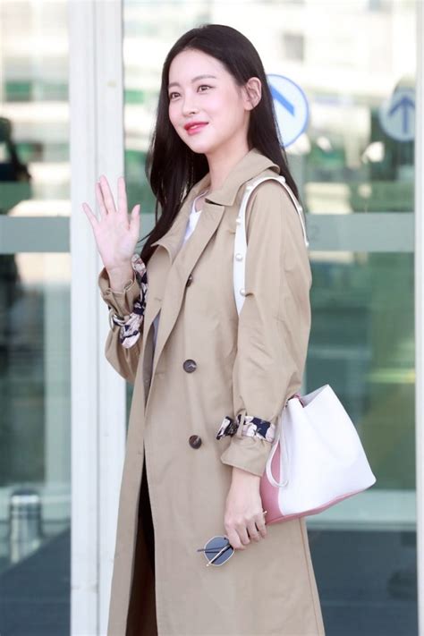오연서 가을 분위기 물씬 풍기는 트렌치 패션 패션서울