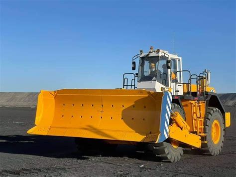 Эрдэнэс Тавантолгой ХК ийн уурхайчид шинэ техникүүдээ хүлээн авлаа