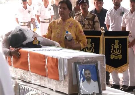 Navy Officer Vinay Narwal Wife Himanshi Narwal Pahalgam Attack पहलगाम हमला हिमांशी नरवाल