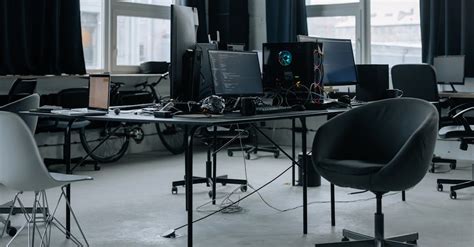 가구 개발자 작업 공간 공동 작업 공간 기술 기술 산업 노트북 도시 사무실 디지털 작업 로프트 모니터 바닥 비즈니스 사무기기 사무용 가구 사업 환경