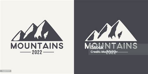 손으로 그린 산이있는 벡터 벤티지 라벨 2022 스키 리조트 하이킹 등산 산악 자전거 로고 세트 일러스트레이션 겨울 풍경 그리기 캠핑 디자인 0명에 대한 스톡 벡터 아트 및