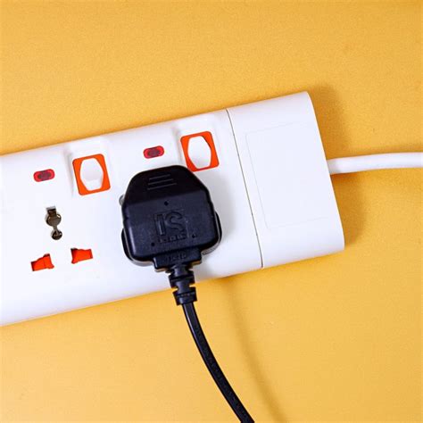 Geepas 3 Way Extension Socket With 2 Usb Port Extension With 4 Led Indicators 4 Power