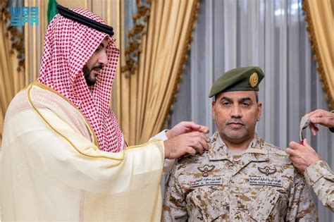 خالد بن سلمان يقلد قيادات الدفاع رتبهم العسكرية الجديدة