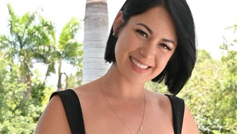 Actriz E Influencer Cubana Imaray Ulloa Lista Para Celebrar Todo Mayo