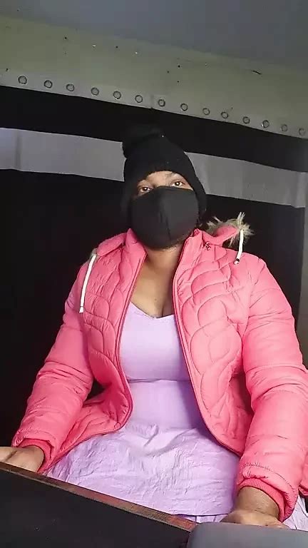 Une Bhabhi Desi Montre Ses Seins En Costume Salwar Robe En Satin Sexy