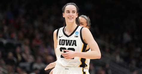Caitlin Clark Breaks All Time Ncaa Tournament Scoring Record Sports