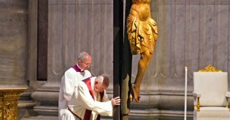 [포토] 프란치스코 교황 신자없이 성금요일 십자가의 길 예식 거행