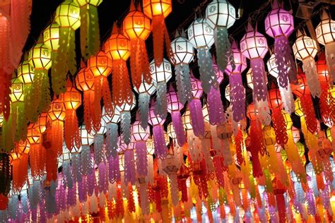 เที่ยวยี่เป็ง โคมแสนดวงเมืองลำพูน