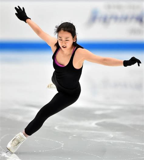 公式練習に臨む浅田真央＝2日、さいたまスーパーアリーナ 922×1024 「浅田、軽快に3回転半 「1年休んで良かった」」
