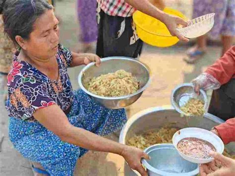 ဆားလင်းကြီးရှိ မီးဘေးသင့်ပြည်သူများကို ကြာဇံကြော်လှူဒါန်း Khit Thit Media