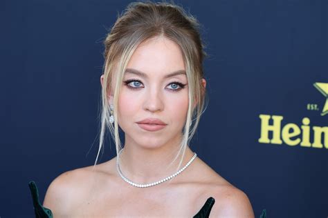 Sydney Sweeney Defends Her Moms Controversial Birthday Party ‘stop Making Assumptions Glamour