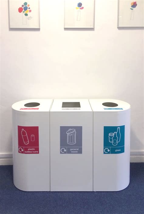 发现 120 条 Recycling Bins 和 垃圾桶 点子 垃圾房、户外长凳、室内设计技巧 以及更多