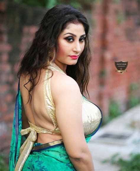 Hot Desi Bhabi And Aunties And Desi Girls Pics