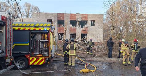 Росіяни обстріляли ракетами Дніпро пошкоджено навчальний заклад є постраждалі фото Новини