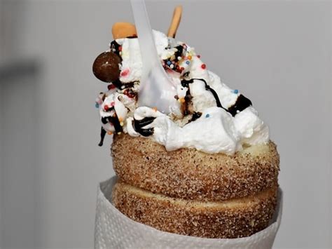 무료 사진 초콜릿 아이스크림 무스 숟가락 디저트 딸기 크림 과일 맛 있는 베리