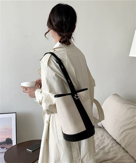 투웨이 레더 콤비 캔버스 원통 버킷 숄더백 가방 블랙 베이지 브라운