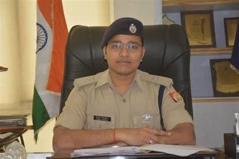 कभी Ips विनीत जायसवाल का डांस वीडियो हुआ था वायरल जानिए कौन हैं हाथरस के नए एसपी Jansatta