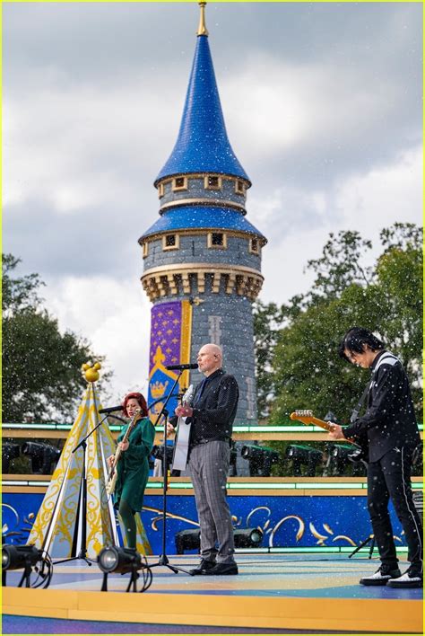 Disney Christmas Day Parade 2023 Performers And Songs List For Abc