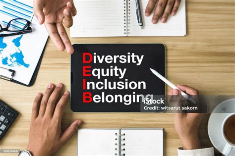 Deib 다양성 형평성 포용 및 소속감 현대 시대의 조직에서 균형과 평등을 이루는 개념 다인종 다문화 공동체 소속 인권 공동체에 대한 스톡 사진 및 기타 이미지 Istock
