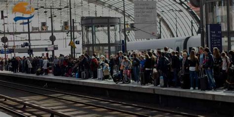 Passenger Flow Simulation At Frankfurt Airport Anylogic Simulation Software