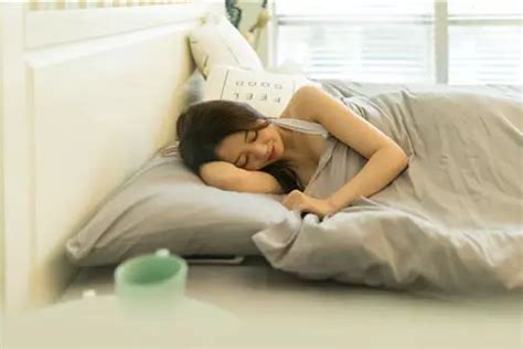 女生长期熬夜会有怎样的后果？又该如何减小熬夜带来的坏处？