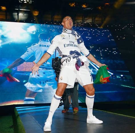 احتفالية الشامبيونز كريستيانو رونالدو يطلق حملته للتويج بالكرة