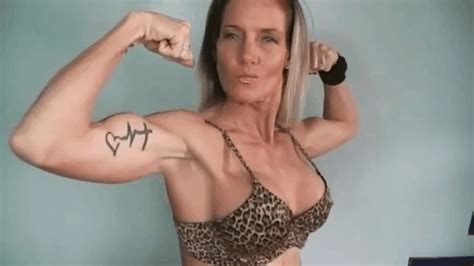 Flexing My Biceps For Your Ass Mov Strong Sexy And Seductive