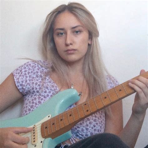 Mia Smith Guitarist Wiki Biography Age Boyfriend Family Facts