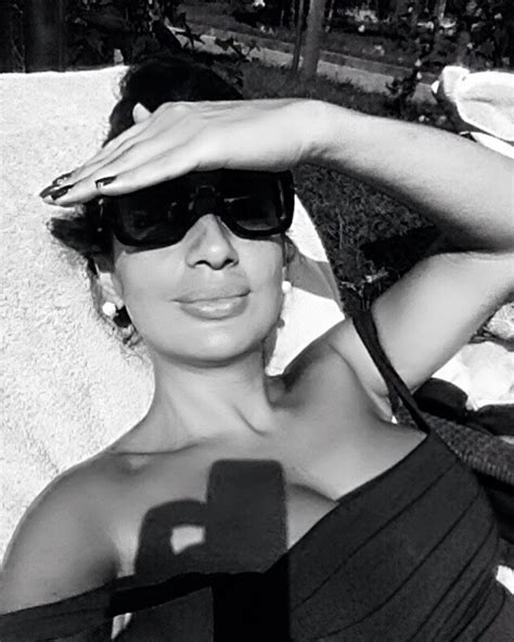 ლელა წურწუმიას ცხელი ფოტოები აჭარიდან მომღერალი შესანიშნავ ფორმაშია Ambebi Ge