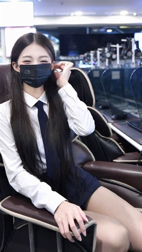 d에 있는 KYOU님의 핀 여자 교복 건강한 몸매 교복 스타일