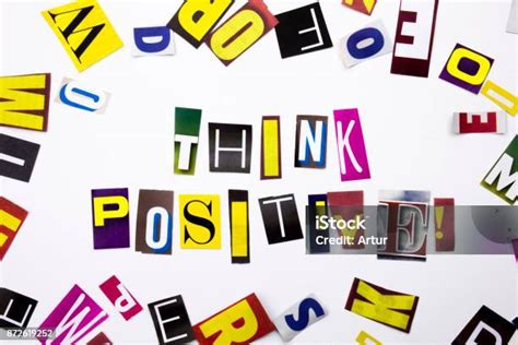 긍정적인 생각의 개념을 보여주는 텍스트 쓰기 단어 복사 공간 흰색 배경에 비즈니스 사례에 대 한 다른 잡지 신문 편지의 만든 가능한에 대한 스톡 사진 및 기타 이미지